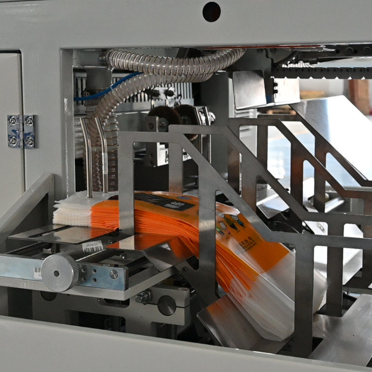 CE ISO Tissue Manufacturing Machine , 5bundles/Min Wet Wipes Packing Machine